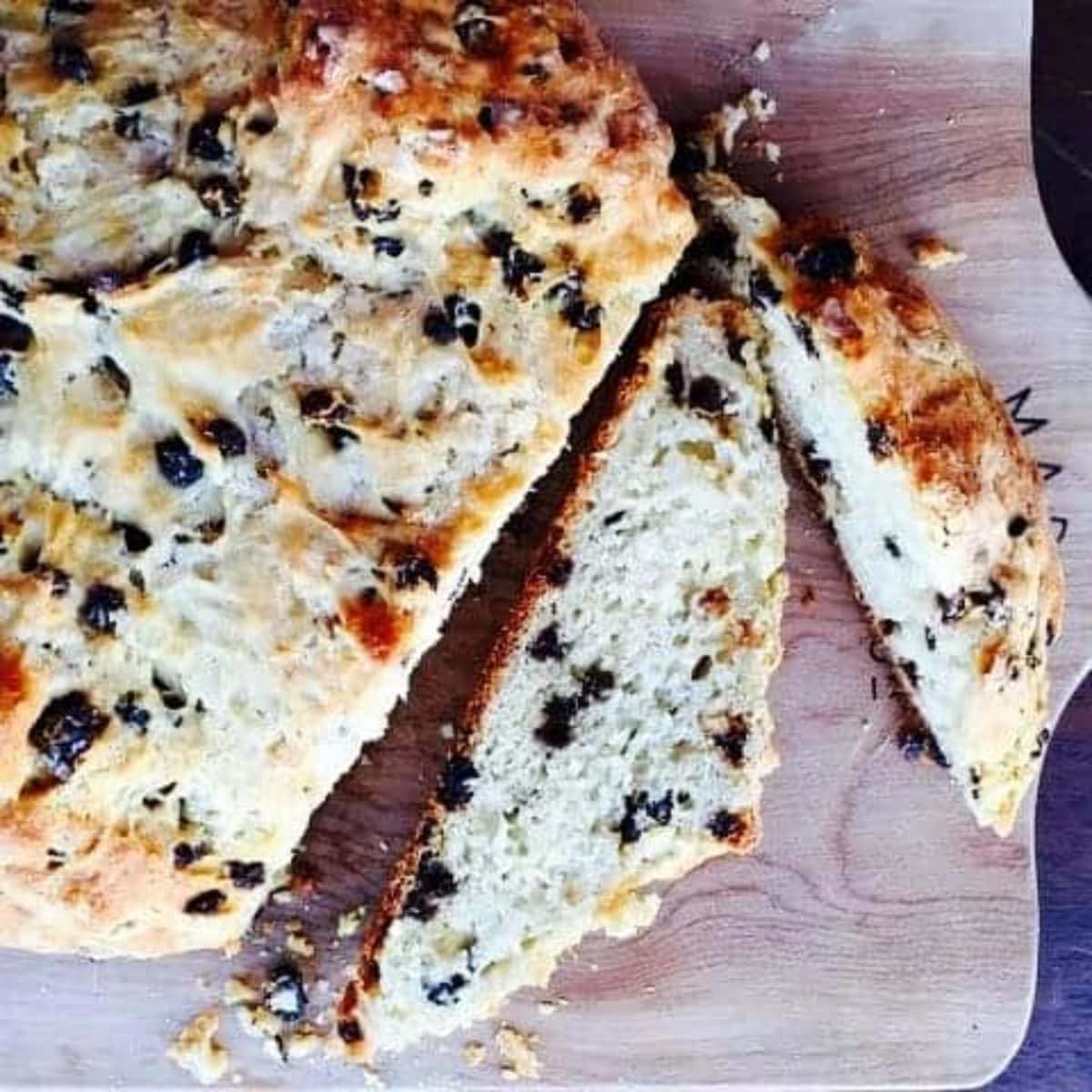 The Hirshon Irish 'Spotted Dog' Soda Bread - Arán Sóide - The Food Dictator