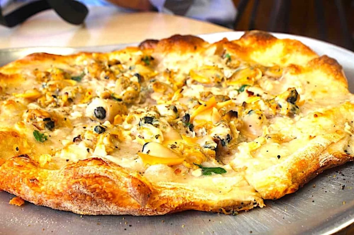 The Hirshon New Haven-Style White Clam Pizza - The Food Dictator