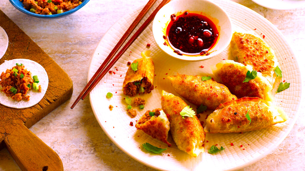 The Hirshon Korean Fried Meat And Vegetable Mandu - 군만두 - The Food Dictator